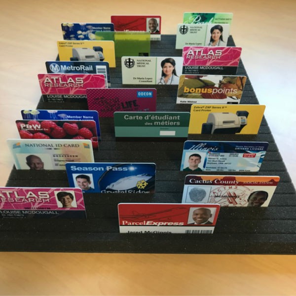 Plateau de classement et distribution des cartes & badges - BADGE BOX
