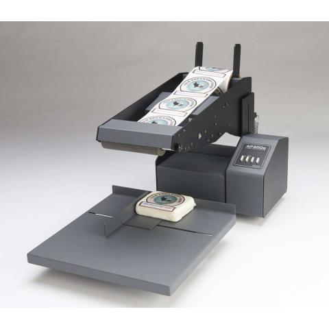 L'étiqueteuse à plat AP550e DTM (Primera) | Solution semi-automatiqu